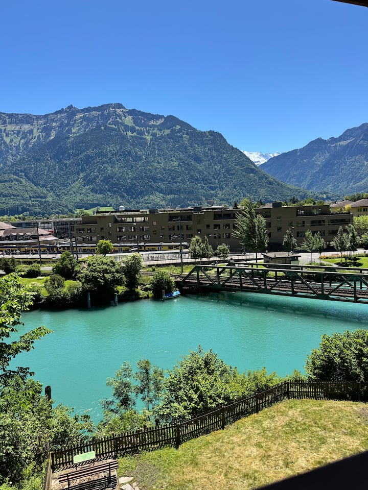 River-kissed Retreat With Iconic Jungfraujoch View - Interlaken