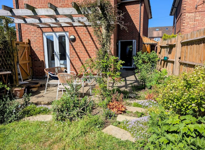 1 Bedroom Mansionette With Flowery Gardens - Oxford