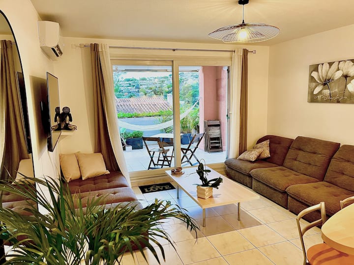 2p Terrasse Parking Climatisé Piscine Tennis Lac. - Villeneuve-Loubet