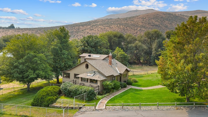 Cabin By The Creek With Views - 4 Min. To Town! - Ellensburg, WA