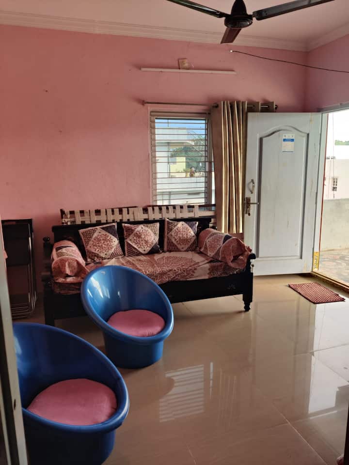 Simple 1bhk Penthouse With Wi‑fi, Local Home - Khammam
