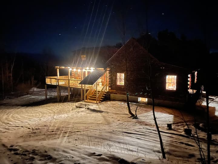 A Wintry Wonderland Cabin In The Woods - Greenwich, NY