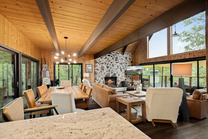 Lux 6br| Pvt Sauna + Hot Tub_lake Access_fire Pit! - Lake Arrowhead, CA