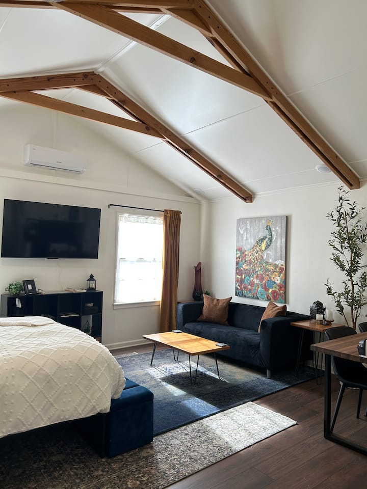 The Best New Spot! Dreamy Qnbed!
Dwntn/etsu Cute! - Johnson City