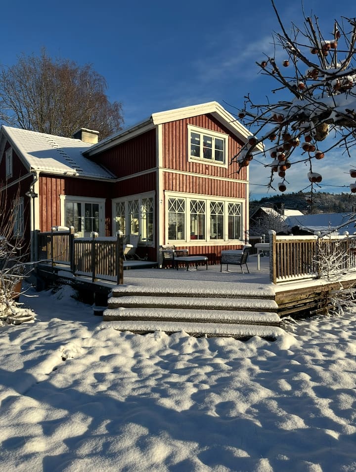 Trähus Med Charm För Stor Familj - Vänersborg