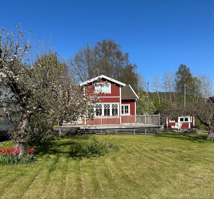 Trähus Med Charm För Stor Familj - Trollhättan
