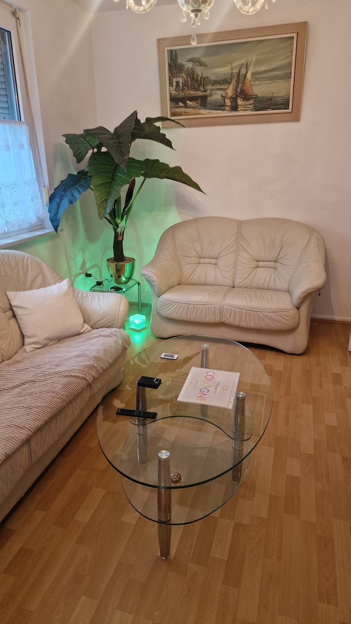 Zweizimmerwohnung Mit Privatparkplatz - Köln