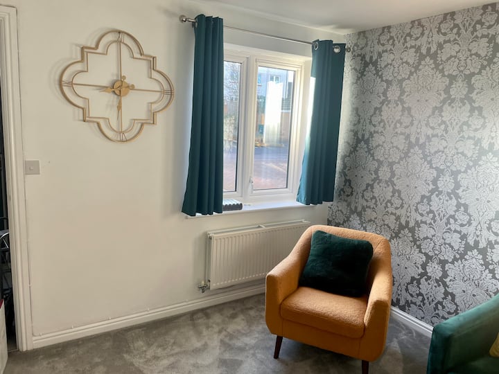 Swindon Cozy 3 Bed Contractor Home. Free Parking - Swindon