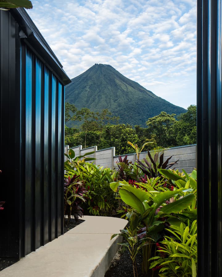 Arenal Volcano Cabin •Private Jacuzzi + Epic Views - Costa Rica
