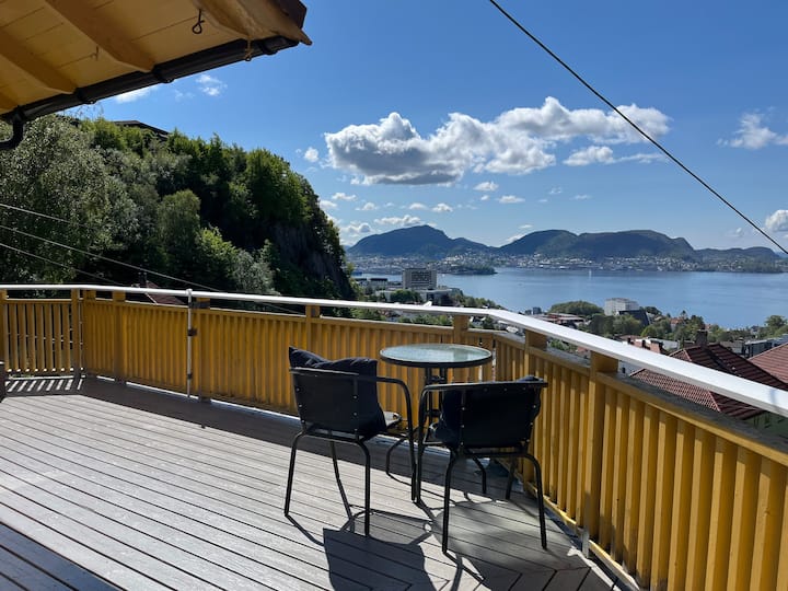 Koselig Hus M/utsikt Og Altan - Bergen