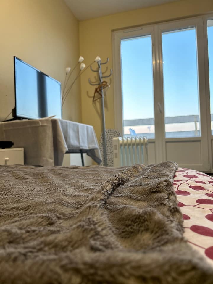 Studio éQuipé Avec Balcon - Évreux