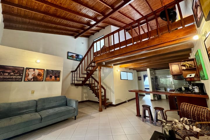 Spacious Duplex · 4 Beds · Near Medellín Center - Medellín
