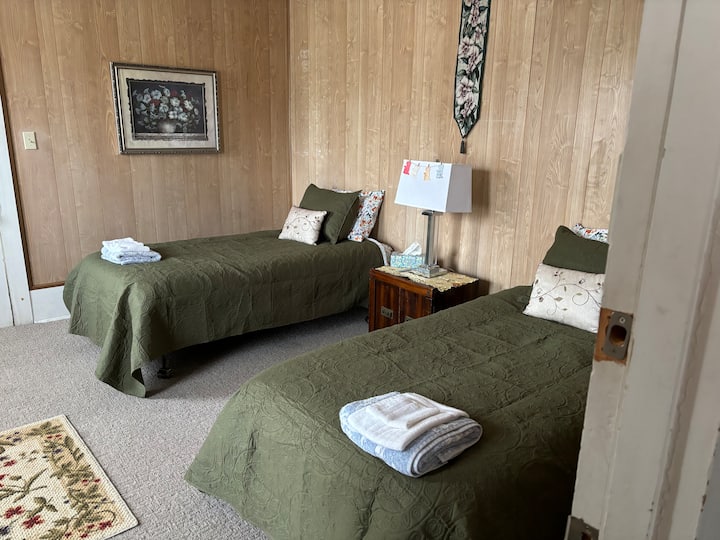 Magnolia Room - Punxsutawney, PA