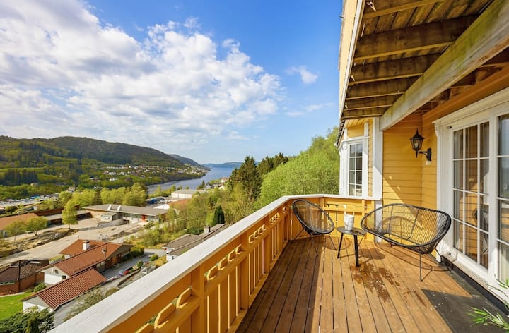 Eksklusiv Enebolig For Familie, Med Fjordutsikt - Bergen