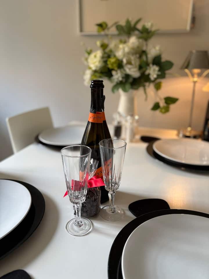 Sea 10 Min Walk - Village Shops & Eats 2 Mins. - New Milton