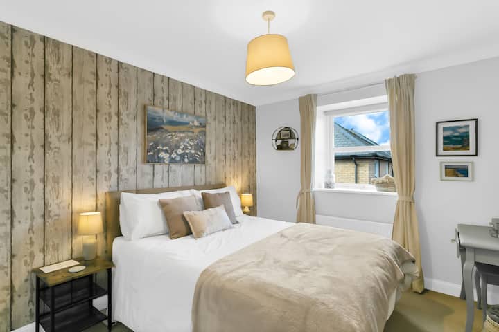 Beach 10 Min Walk - Village Shops & Eats 2 Mins. - Lymington