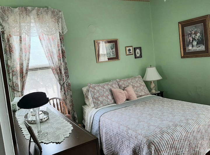 Myers Room - Punxsutawney, PA
