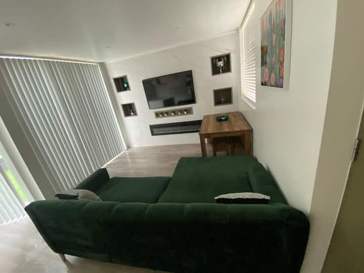 2 Bedroom Entire House For You - London