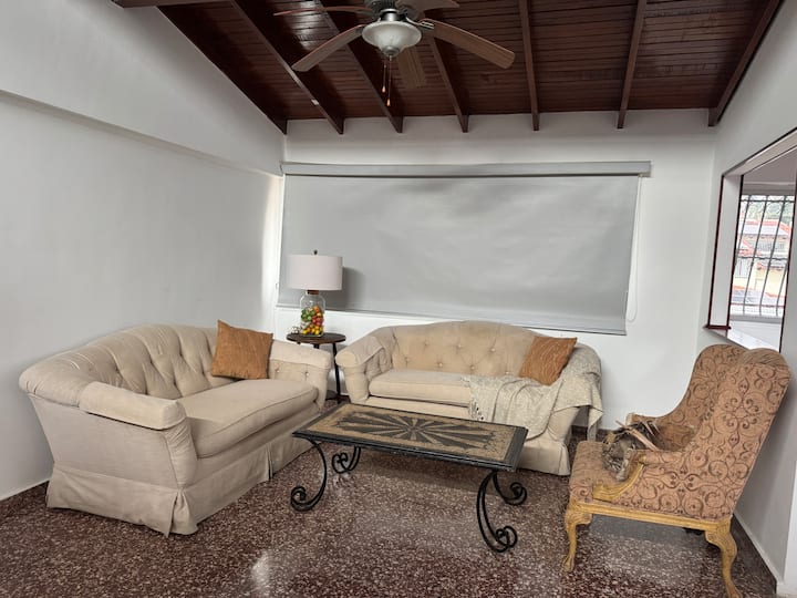 Amplia Casa Tipo Apartamento En El Dorado - Ciudad de Panamá