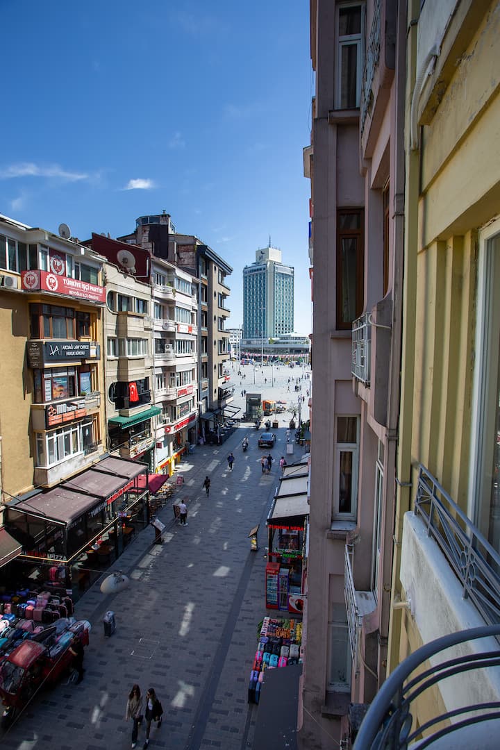 Cozy 3br W/ Balcony & Wi-fi | Taksim Floor 4 - Stambuł