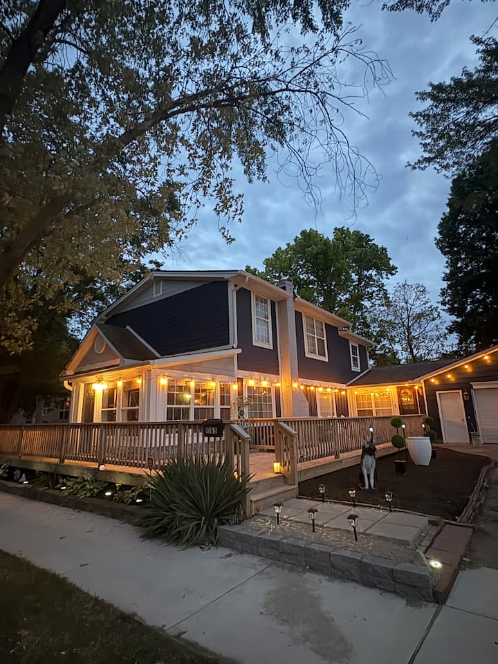 Whimsical 2 Bedroom Flat - Noblesville, IN