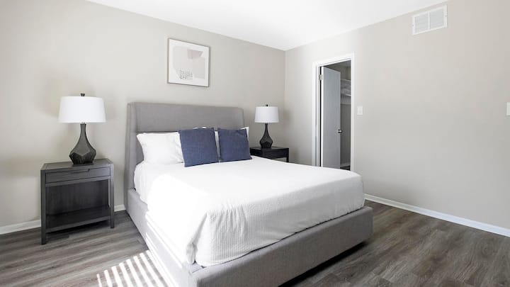 Landing | Stylish 1bd, Gym, Pool - Homewood, AL