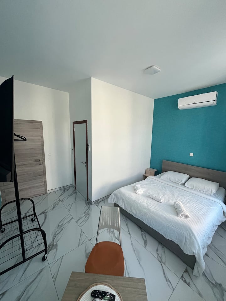 Suite Um Nyobé • Lit Double • Aéroport à 5 Min - Courcelles