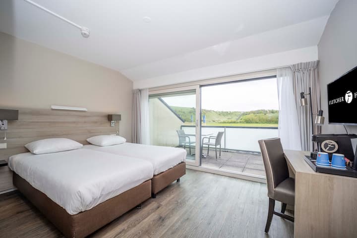 Sunny Zeeland Stay W/ Pool, Terrace, & Beach View - Domburg