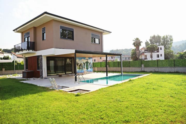 Müstakil Havuzlu - Kemer