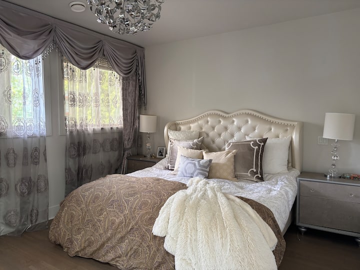 Luxury Bedroom With Balcony - West Vancouver