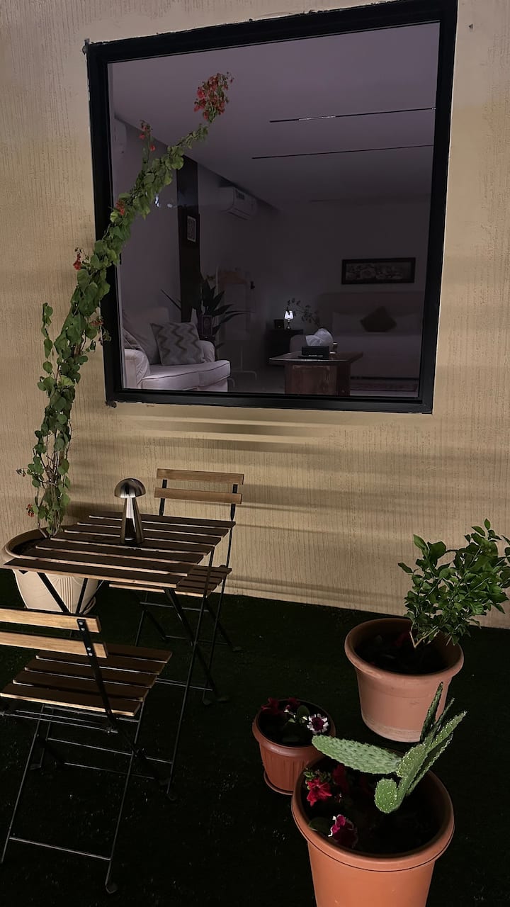 استديو أنيق بطابع نيو كلاسيك وجلسه خارجيه - Dammam