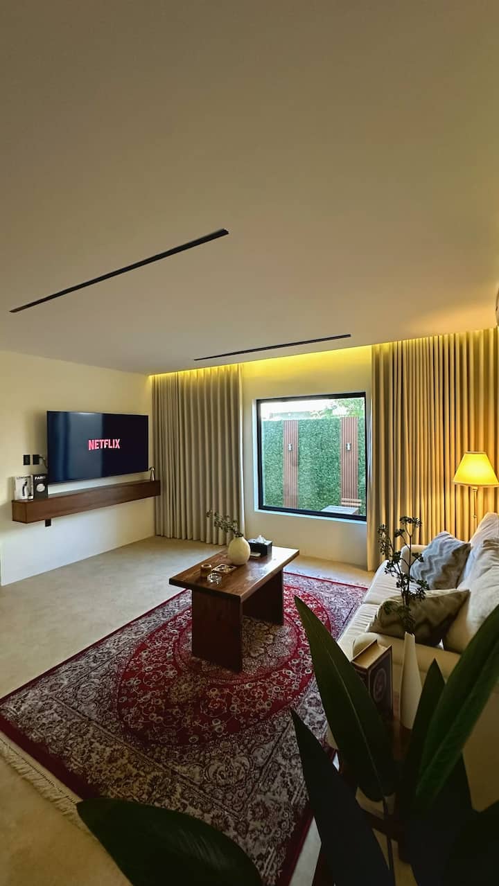 استديو أنيق بطابع نيو كلاسيك وجلسه خارجيه - Dammam