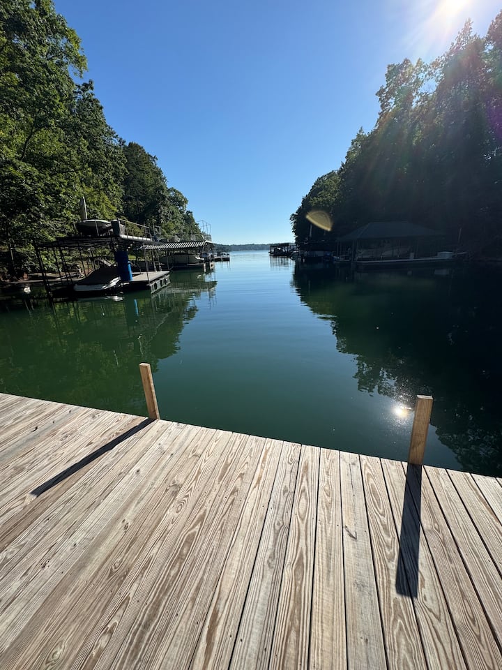 Romantic Lakefront Hideaway | Sunrise Views! - Cumming, GA