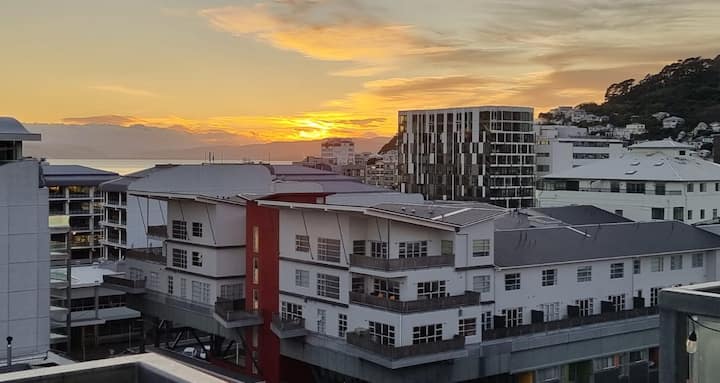 Sun-drenched Penthouse Apartment - Northland