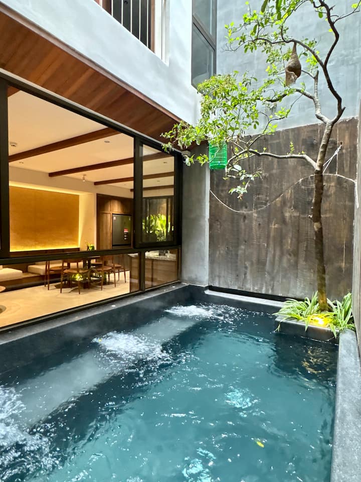 Không Gian Xanh Giữa Lòng Phố Cổ - Da Nang