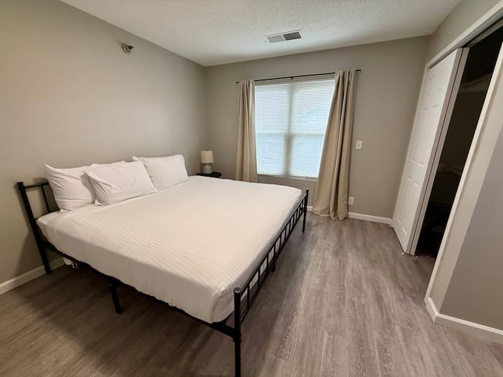 Aksarben Hub, Steps To Dining And Shops - Omaha, NE