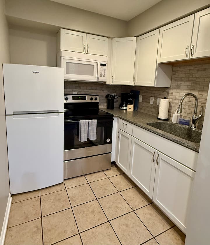 Aksarben, 2nd Floor, Close To I-80! - Omaha, NE