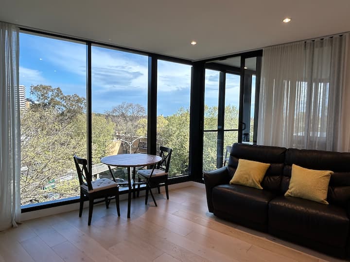 Lakeside Getaway!
2br|2ba|1p - St Kilda