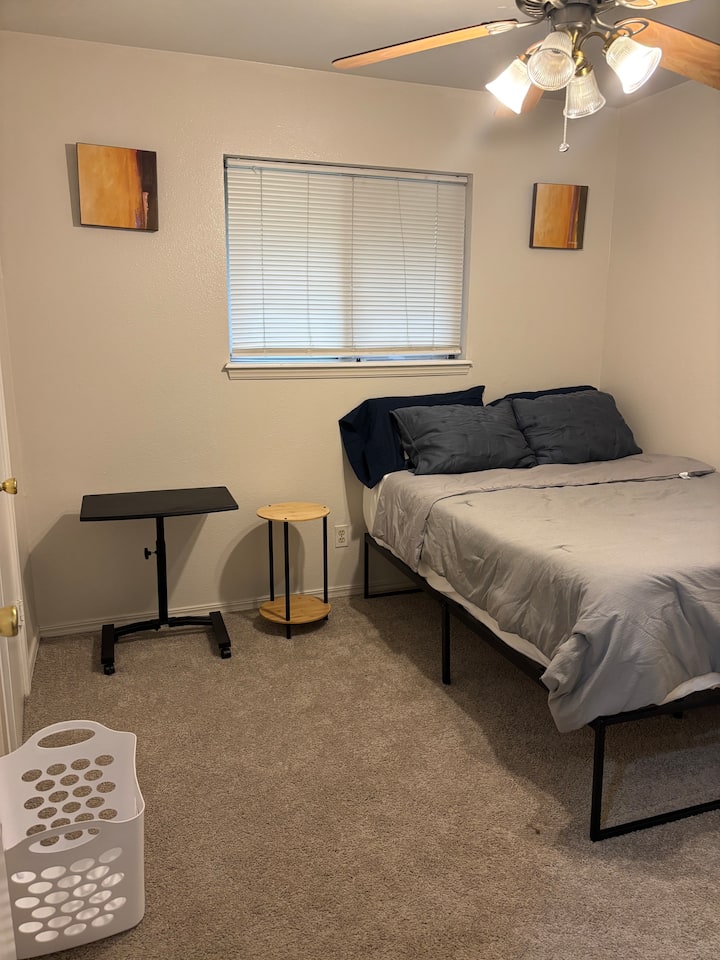 Cozy Room 8 With Shared Bath And Kitchen - Oklahoma City, OK