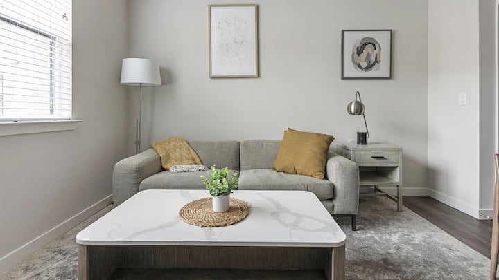 Landing | Chic 1bd, Courtyard, Pool - Bellaire, TX