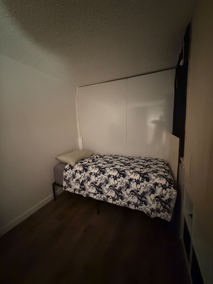 Seatac Crash Pad - Tukwila, WA
