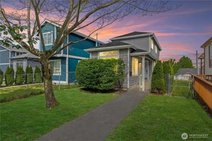 Central Tacoma Retreat For The Whole Family - Ruston, WA
