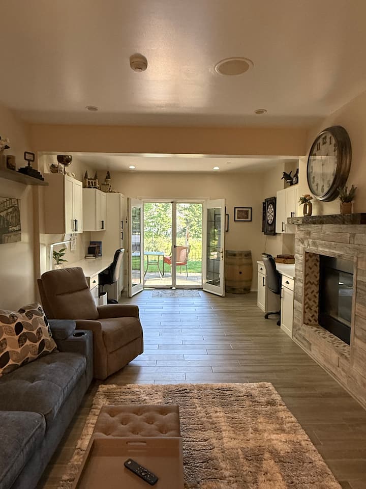 Golf, Lake Views & Cozy Comfort –Port Orchard Stay - Port Orchard, WA