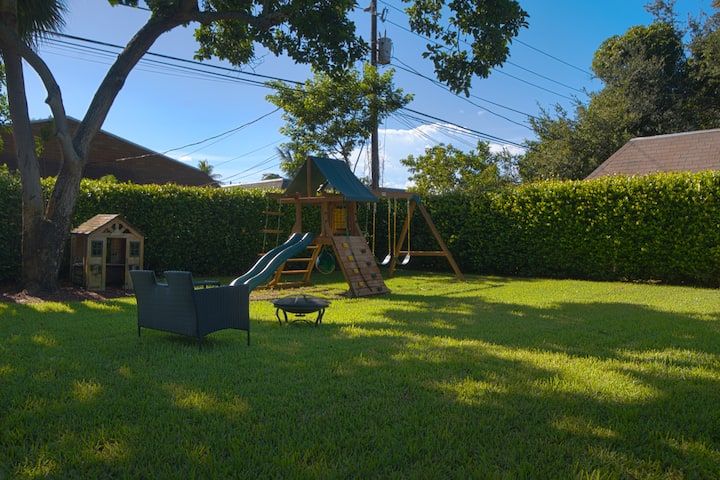 Centrally Located 4br/2bth W/king Bed W/pool Table - Fort Lauderdale