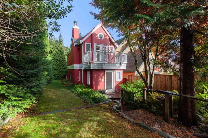 Point Grey Little Red House - Bowen Island