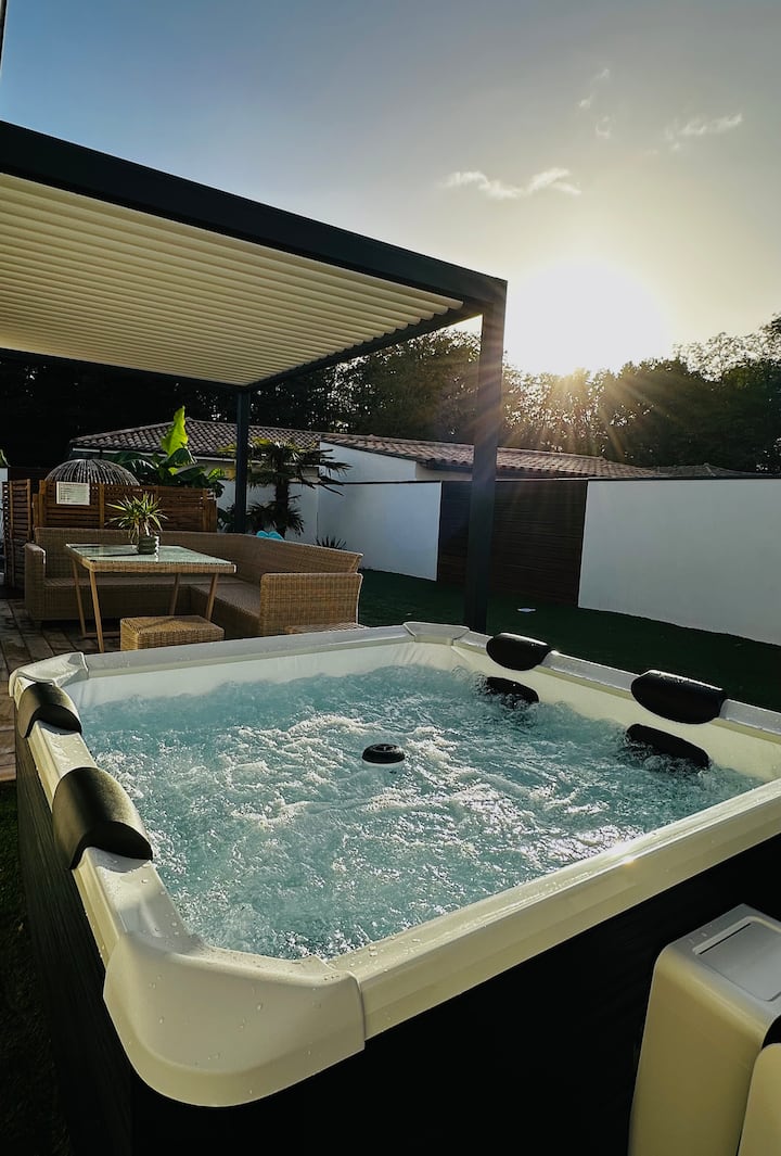 Villa Avec Piscine, Spa & Jardin – Proche Bordeaux - La Brède