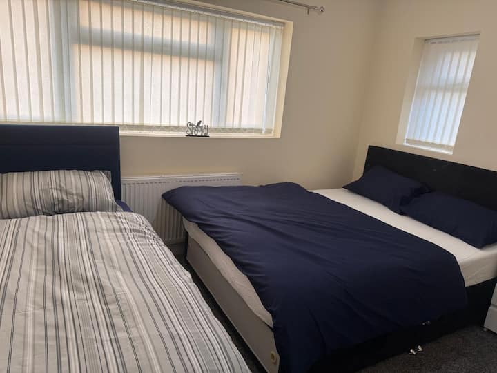 Spacious Room - Bolton, UK