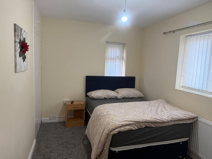 Unique Stylish Room - Bury