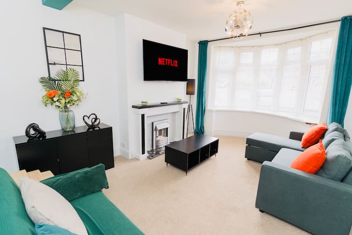 Driveway For 2 Cars-garden-super King Bed-500mbps - Leicestershire