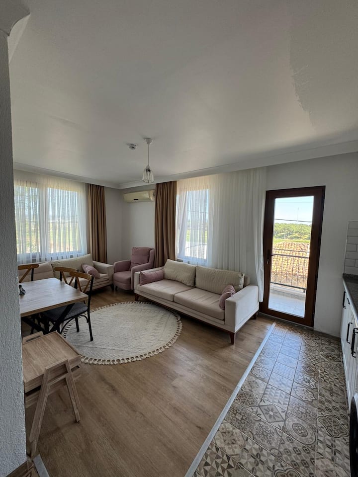 Selçuk Bey Konağı 
3 Numaralı Oda 1+1 Balkonlu - Ayvalık